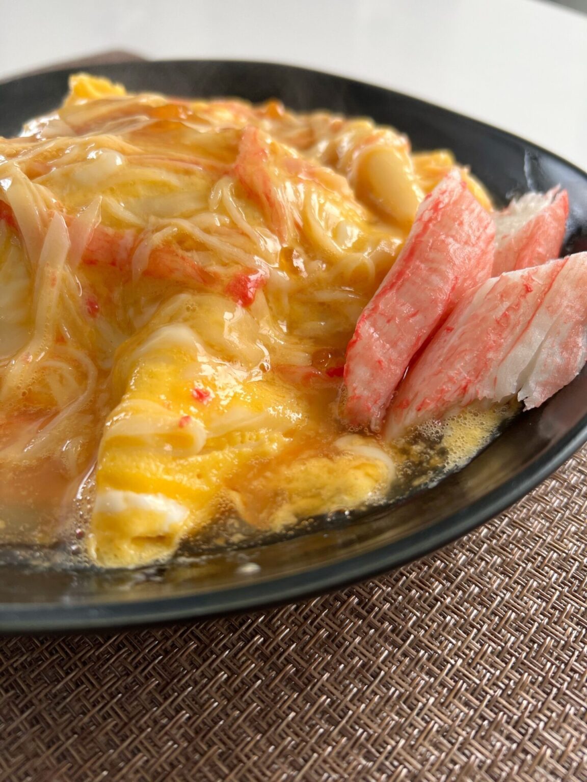 本当にカニカマ！？コストコ新商品「スケソウダラのすり身スティック」のカニ感がすごい！ | コストコMia